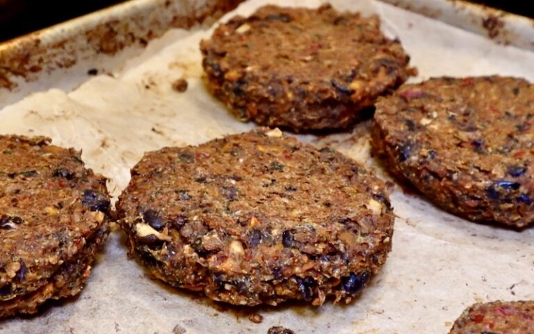 THE BEST FIRM AND FLAVORFUL VEGGIE BURGERS! - Chanty Veggie
